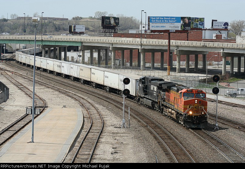 BNSF 5521